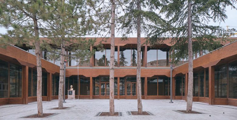 Geçmişle Günümüz Arasında Bir Diyalog: Sille İlkokulu | DAC